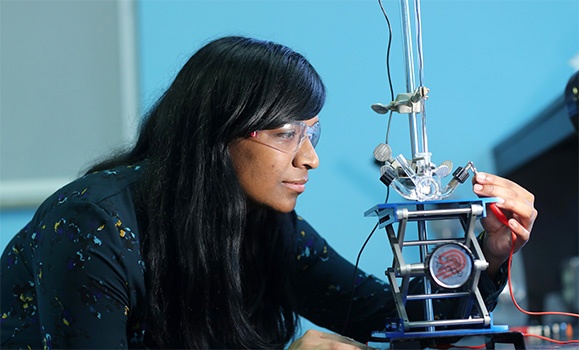 Chemistry prof inspires - Dal News - Dalhousie University