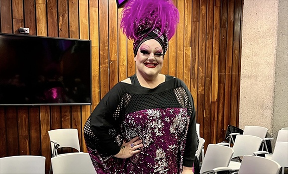 Drag sensation Rouge Fatale lights up Killam library for storytime ...